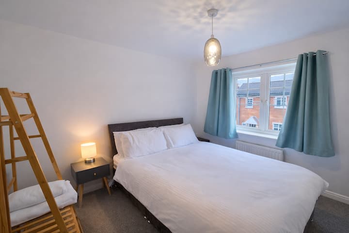 3br Home In Grantham | Parking & Wi-fi Included - Belvoir Castle