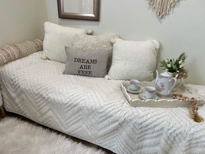 Kimmswick Keepsake Cottage - Arnold, MO