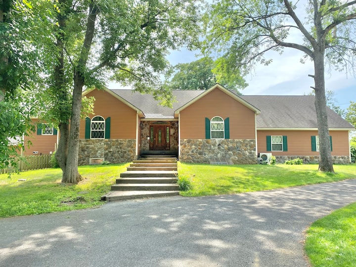 Waterfront Retreat With 2 Kitchens - Glens Falls, NY