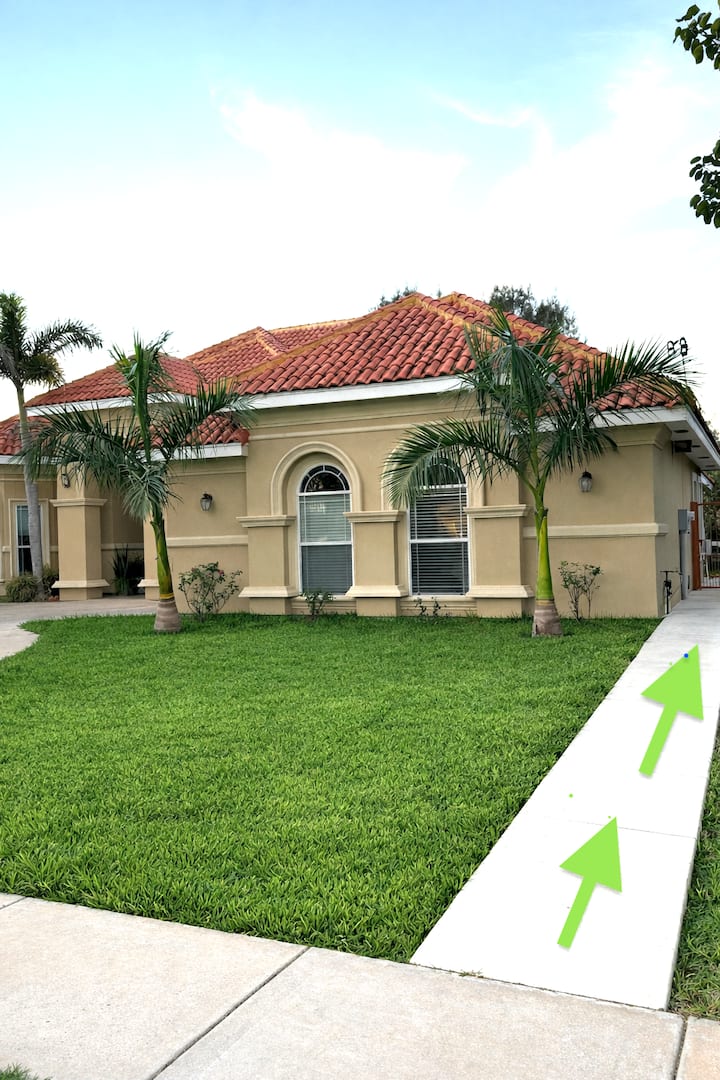 Room,  Private Restroom And  Entrance - Edinburg, TX