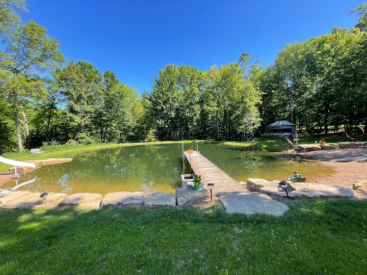 Golden Pond Cabin • Private Beach & Firepit - Stratford, WI