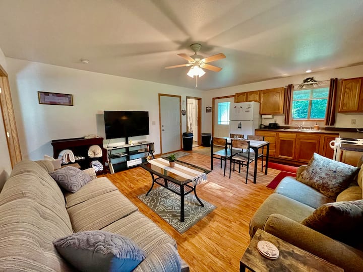 Cozy Cabin | Pond View | Rock Ridge Orchard & Lake - Day, WI