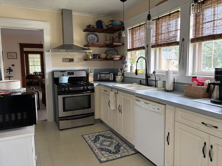 1920's Charmer-large Yard, 2 Blocks From The Lake! - Jamestown, NY