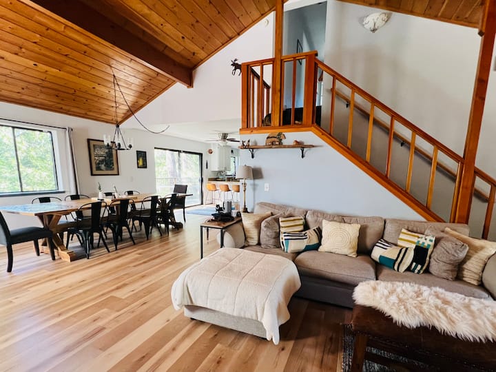 Palace In The Pines - Twain Harte, CA