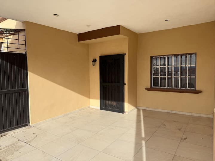 Casa Cómoda En Saltillo | Wifi • A/c • Cochera - Saltillo