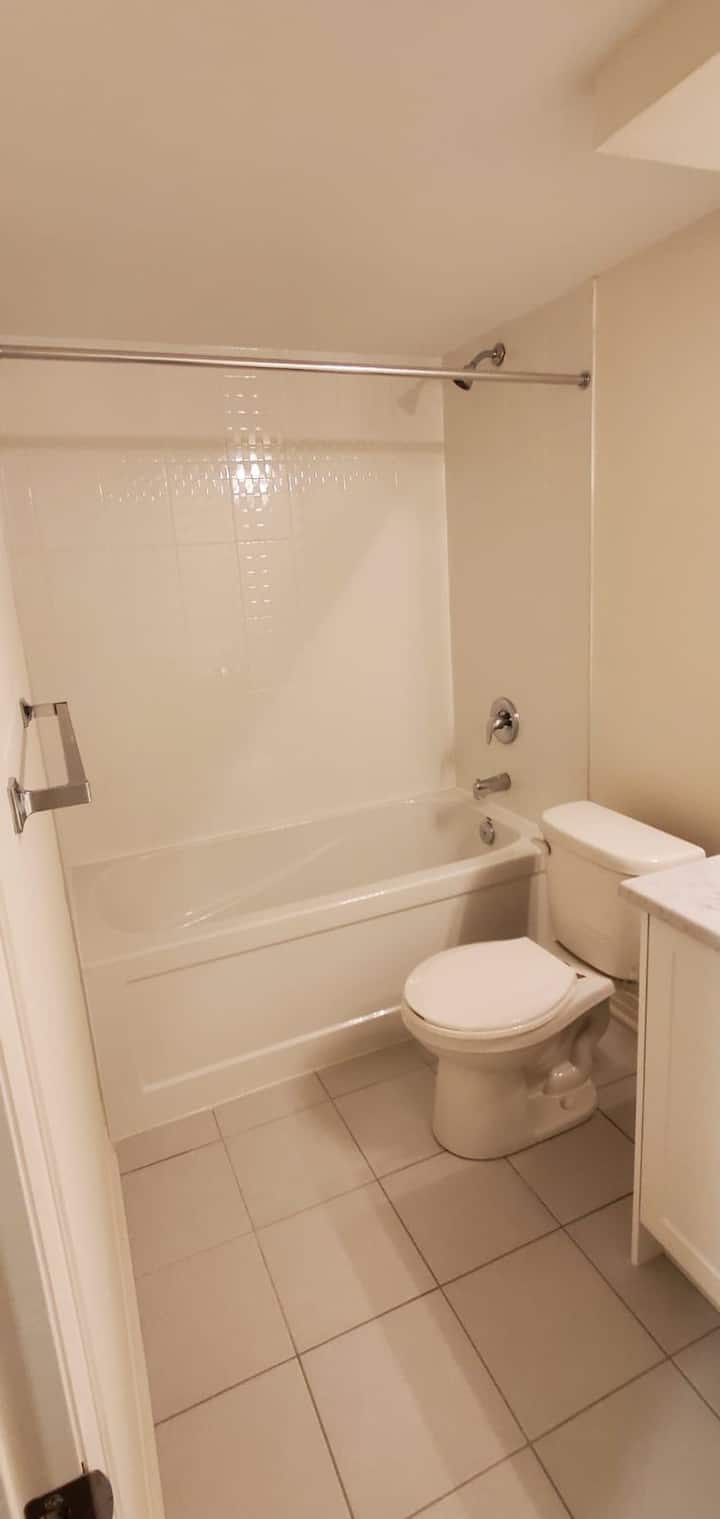 1 Bedroom Luxury Apartment - Bowmanville