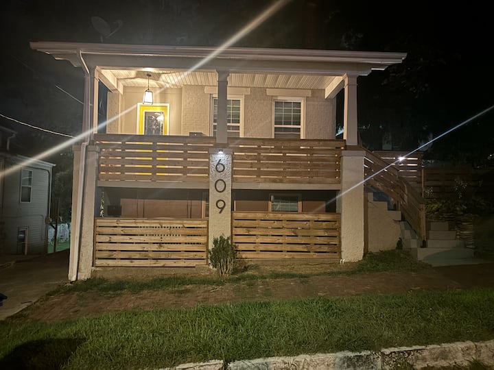 Historic Alton Duplex! Upper Unit - Splash Pad, Bethalto