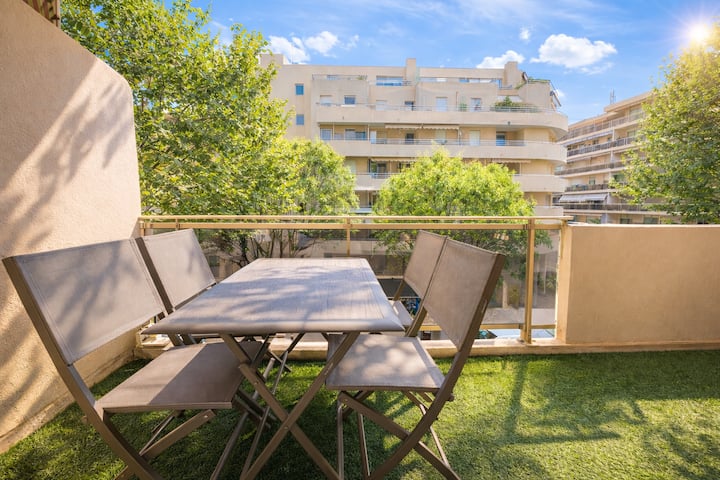 3 Pièces Clim + Balcon, Mer à 2min - Antibes