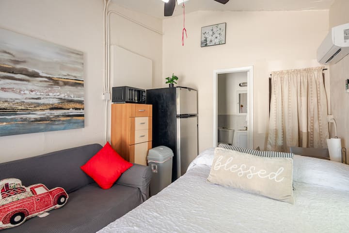 Private Studio 4 Mins From Mia - Miami, FL