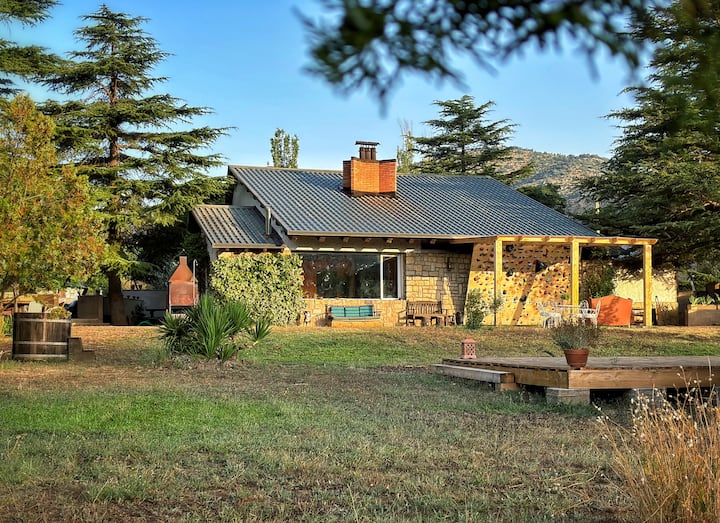 Bonita Casa De Piedra Con Jardin - Albarracín