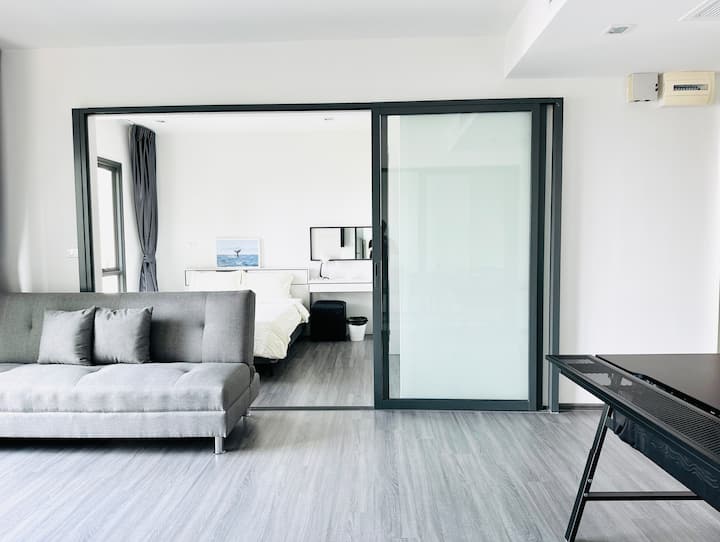 Monthly /Iconsiam/homework Room/big Size/ - Bangkok