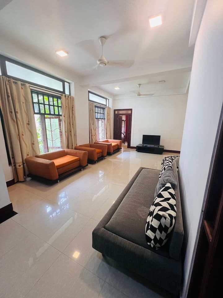 Azy's Inn- 3bedroom Luxury Apartment - Colombo