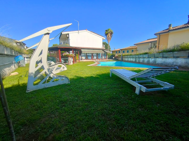 Villa Con Piscina - Nettuno