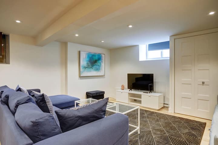 Grand Urban Retreat – Spacious 5br Heart Mtl - Montreal