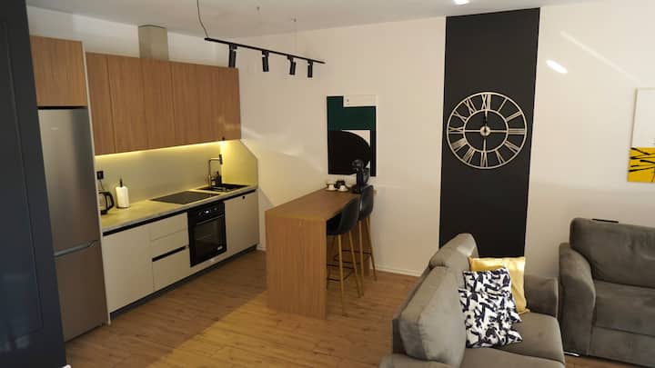 Cobble Str Apartment | 2 Baths • Central Old Town - Kosovo
