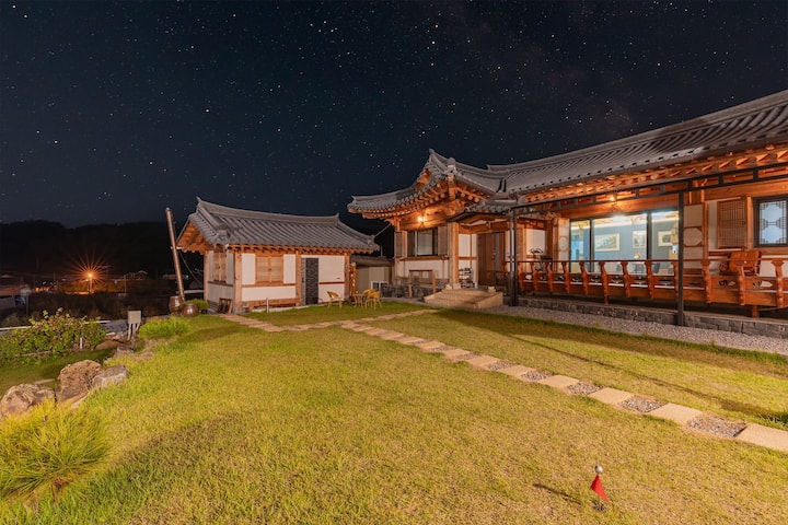 55평 주인집독채한옥(150평 잔디마당. 넓은마루.노래방.바베큐.불멍.솥뚜껑삼겹살.단체) - 세종특별자치시