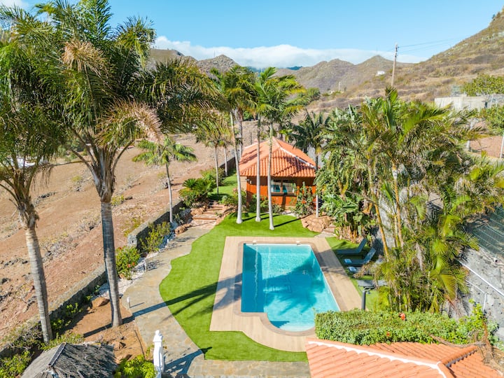 Wooden House With Private Pool & Lush Garden - Santa Cruz de Tenerife