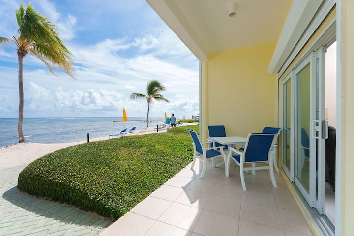 Natty’s Cove: Beach Front Home+pool, Gym & Tennis. - Cayman Islands
