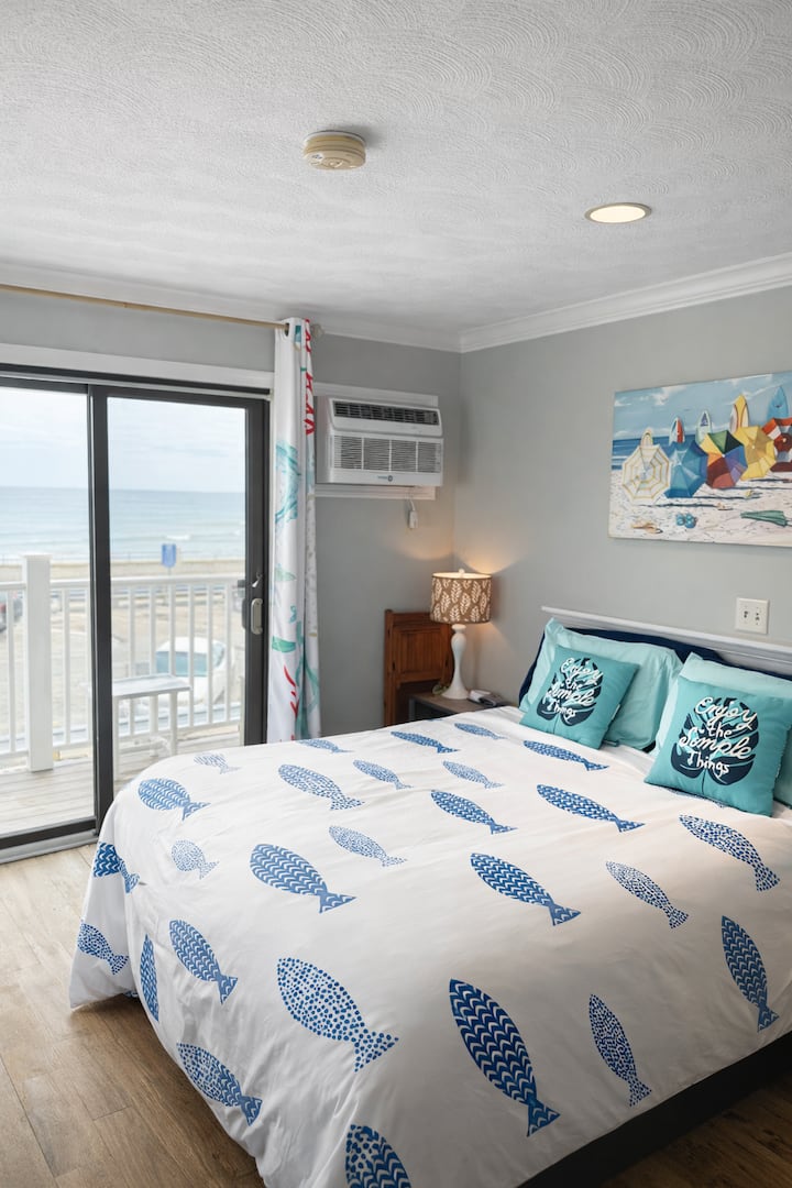 Surfer's Sunrise Studio Beach View - Winter Rental - Hampton, NH