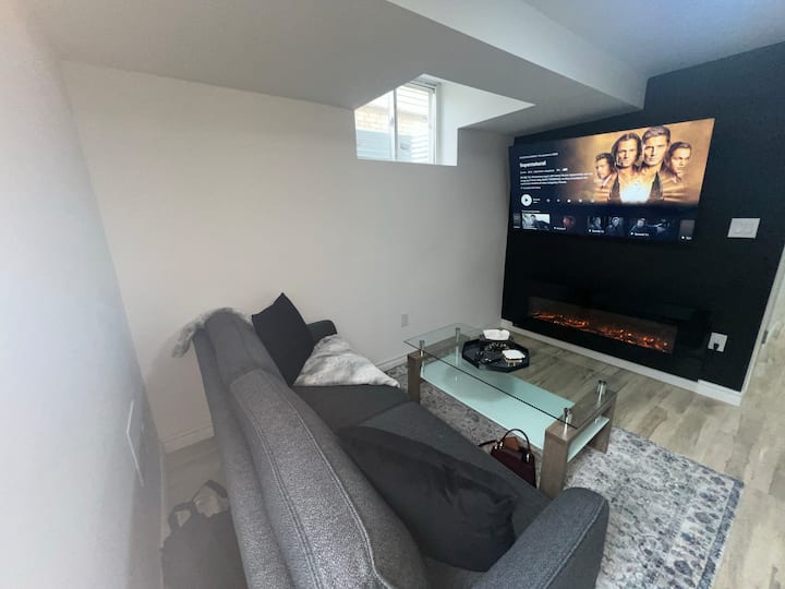 2 Bedrooms Waterfront - ボウマンビル