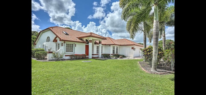 Welcome To The Mango Pool House - The Bahamas