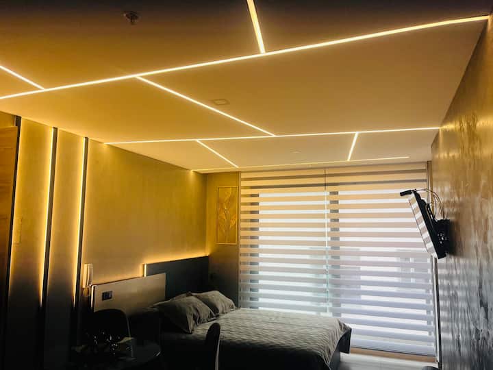 Luminoso, Elegante En Sector La Carolina - Quito