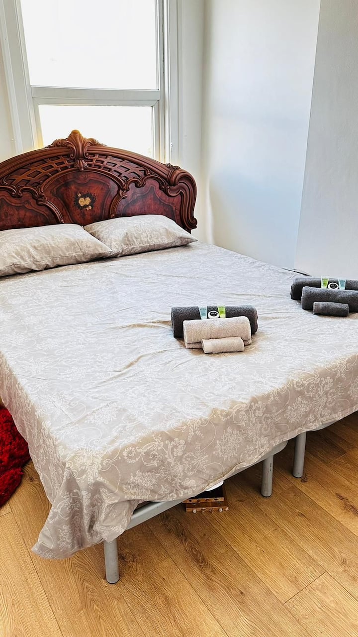 3 Bed House East London Home - Ilford