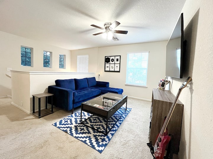 Cozy & Comfy Texas Townhouse - Encino Park - San Antonio