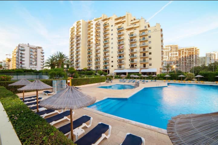 Aparthotel Beachfront  With Pool - Portimão