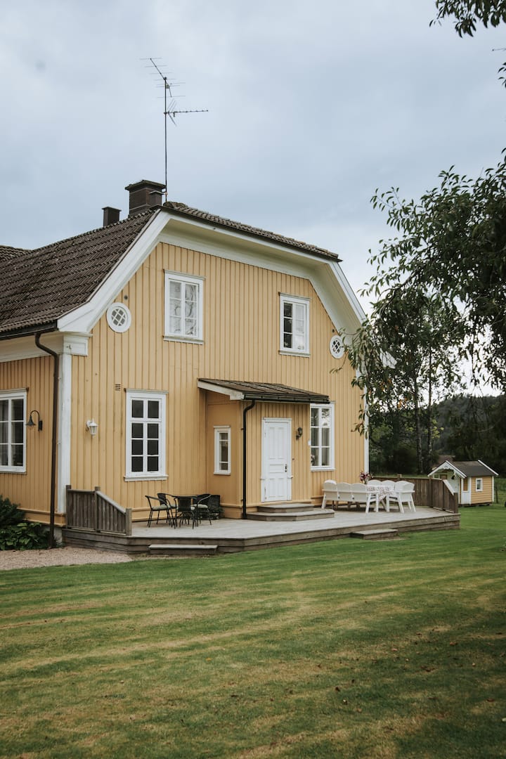 Lantligt Boende, Närhet Till Borås, Varberg & Gbg - Kinna