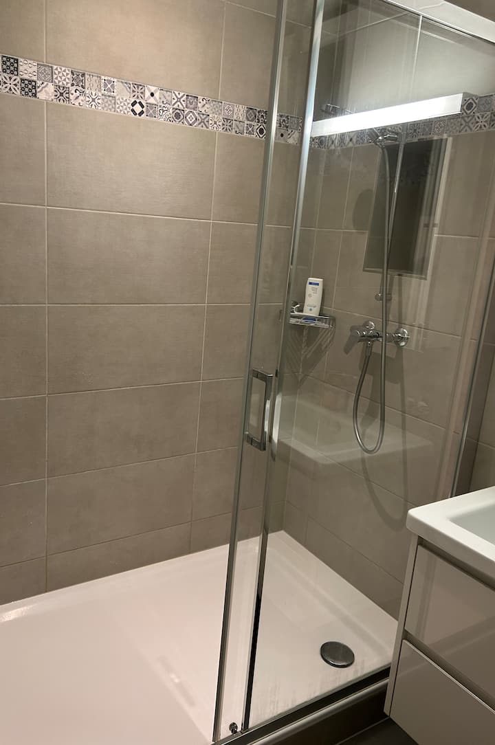Chambre Confortable à Coté De La Gare Cornavin - Geneva