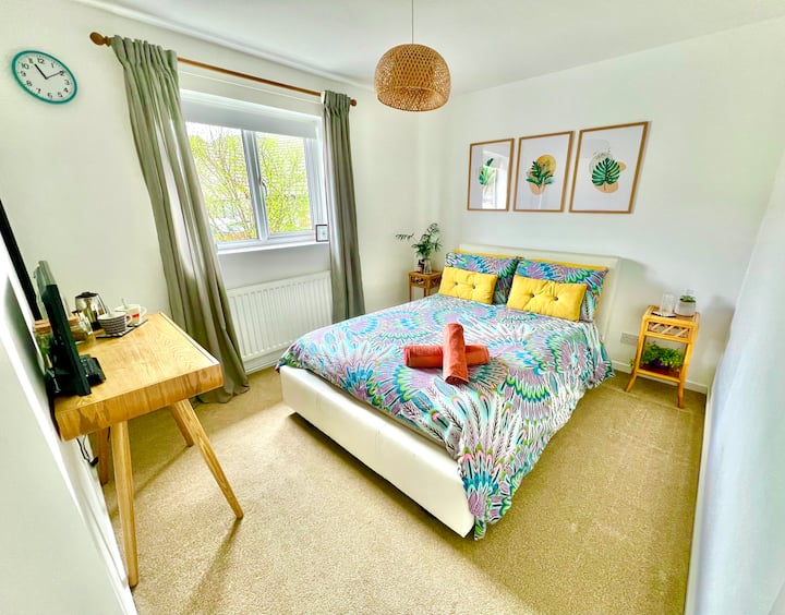 5* Room, 2* Price - The Airbnb Way - Stamford
