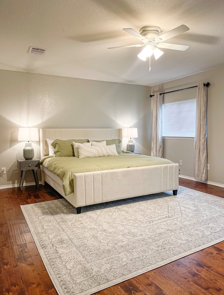 Huge Beautiful Austin Home - Austin, TX