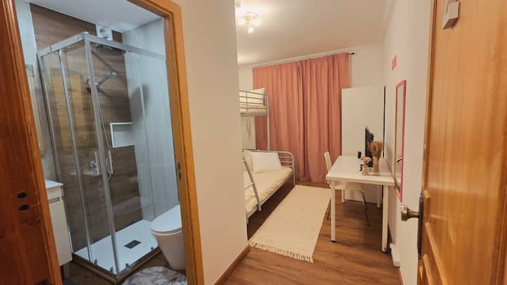 Triple Room Ensuite 2 Min From The Beach - Póvoa de Varzim
