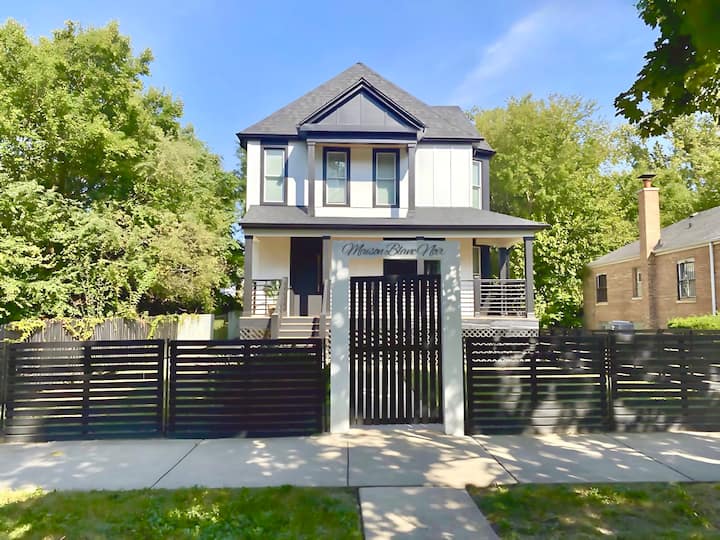 Maison Blanc Noir ~ Chicago Mansion W/ King Beds - Chicago