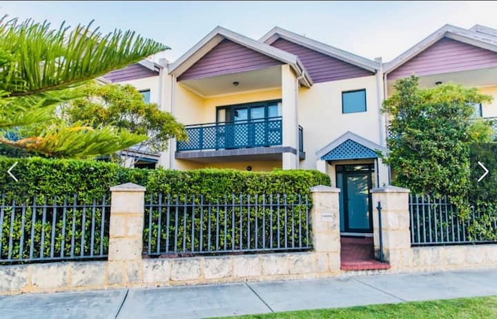Townhouse By The Beach In South Fremantle - Coogee
