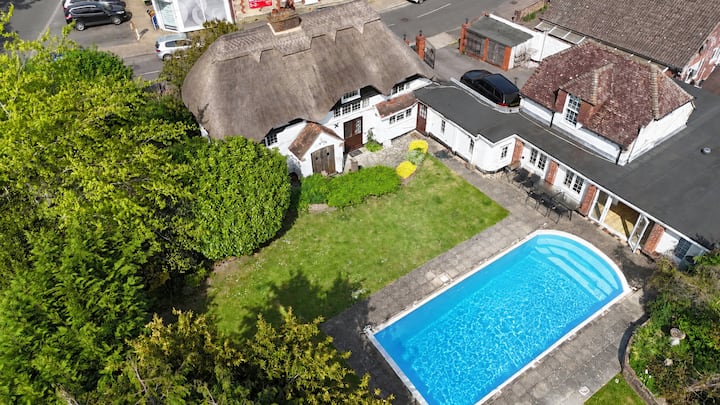 Charming Thatched Cottage, 4 Bedrooms W/ Pool & Pe - West Wittering