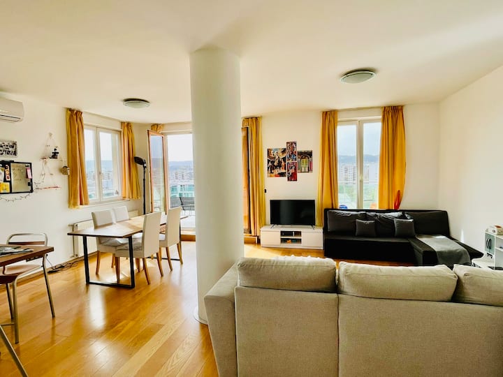 Exclusive Sunny Rooftop + Jacuzzi - Budapest