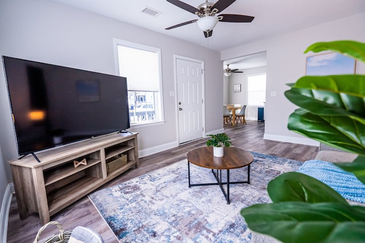 The Waylyn, Pet Friendly W/ Fenced Back Yard - North Charleston, SC