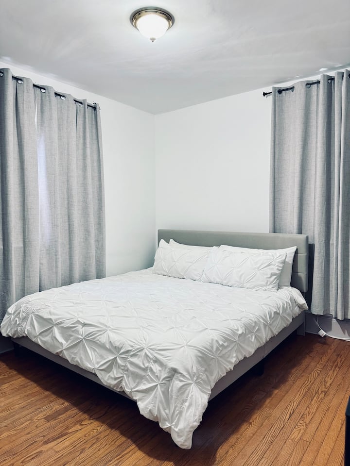 Cute King Bed | In The Middle Of Boston - Boston, MA