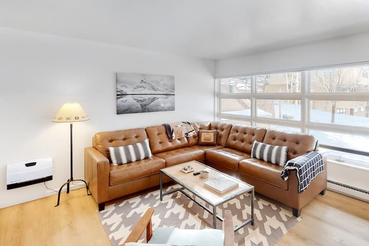 Stylish 2br Mountainview 1st-floor | Patio - Vail, CO