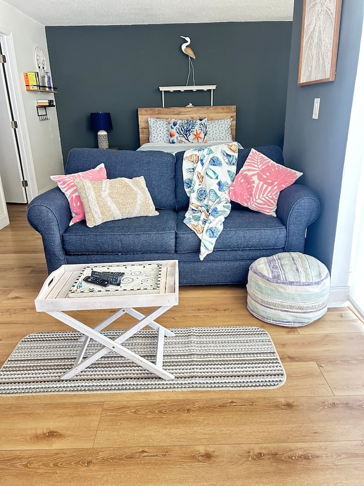 Fort Myers Beach Gorgeous Views| Beachfront Condo - Fort Myers Beach, FL