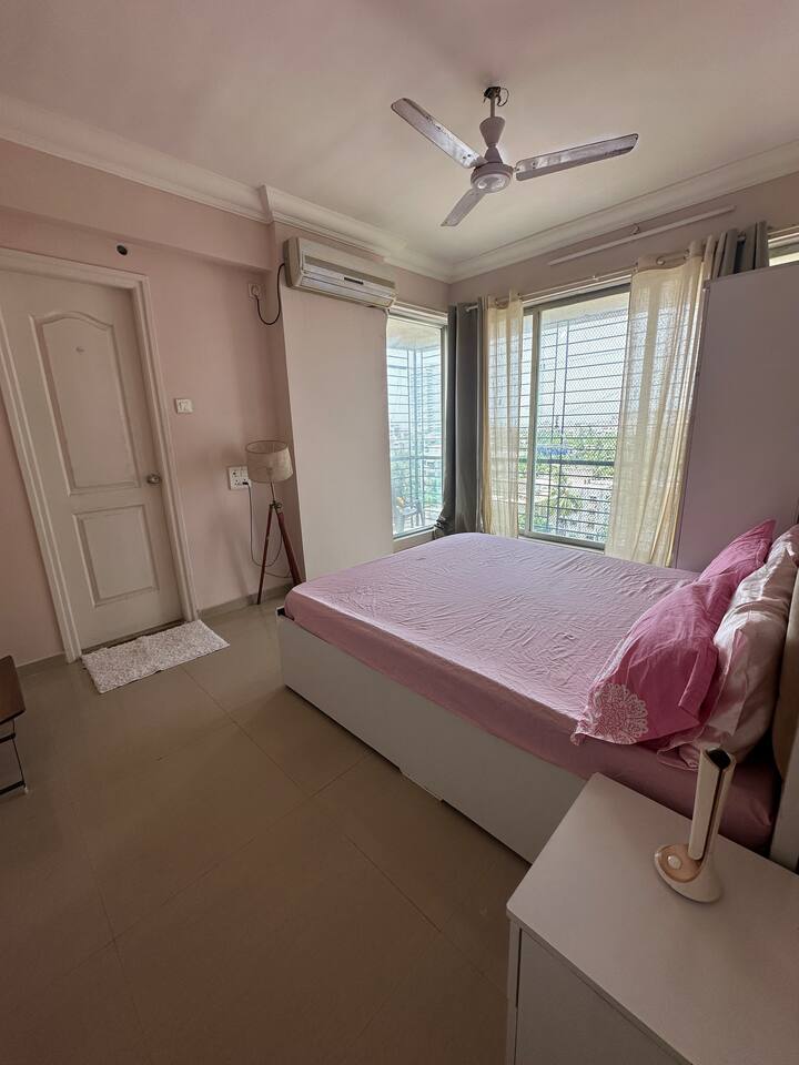 1 Bedroom With Private Bathroom And Balcony - Mumbai