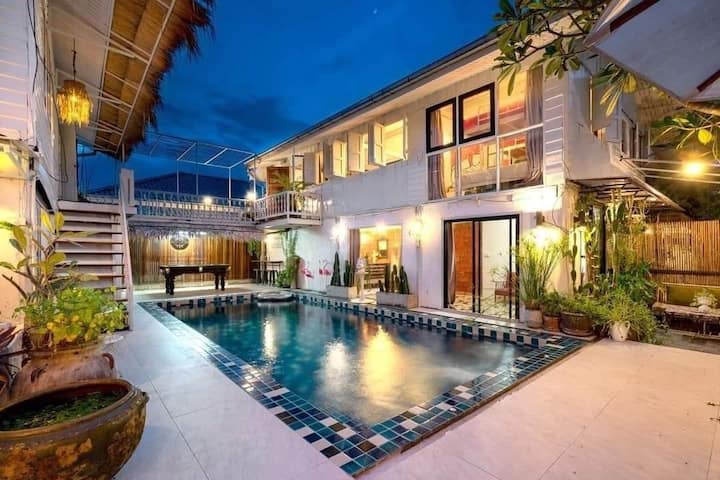 Spacious Vintage Pool Villa Near Thai Boxing Gym - Hua Hin