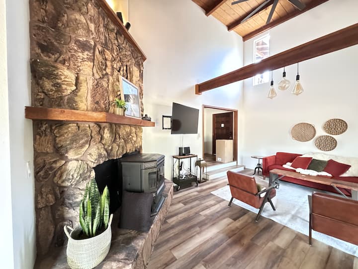 Fairway House/the 5th Hole Hideaway+game Basement - Redding, CA