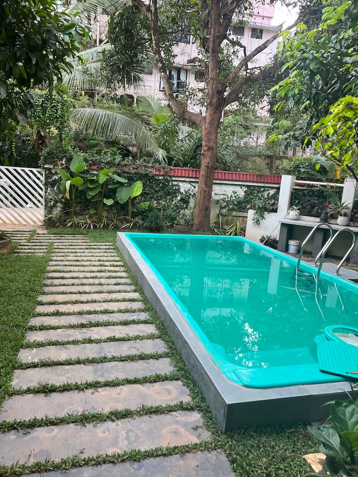 Large Room With Pool In Kakkanad - 고치