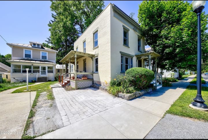 In Town Saratoga Springs - Saratoga Springs, NY