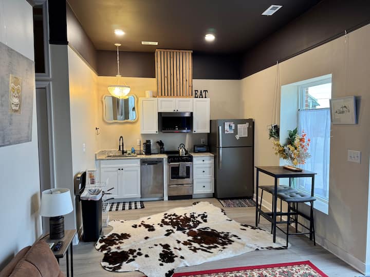 Unique And Across From The Beach - Colonial Beach, VA