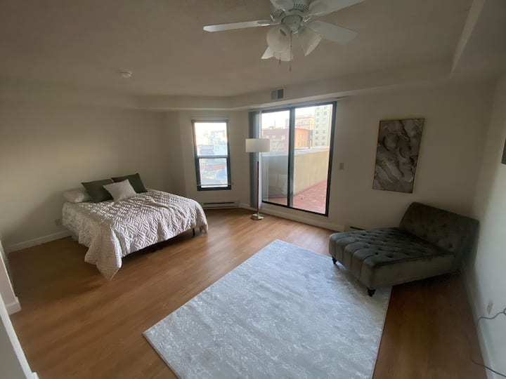 Cozy Downtown Studio W/private Patio - San Francisco, CA