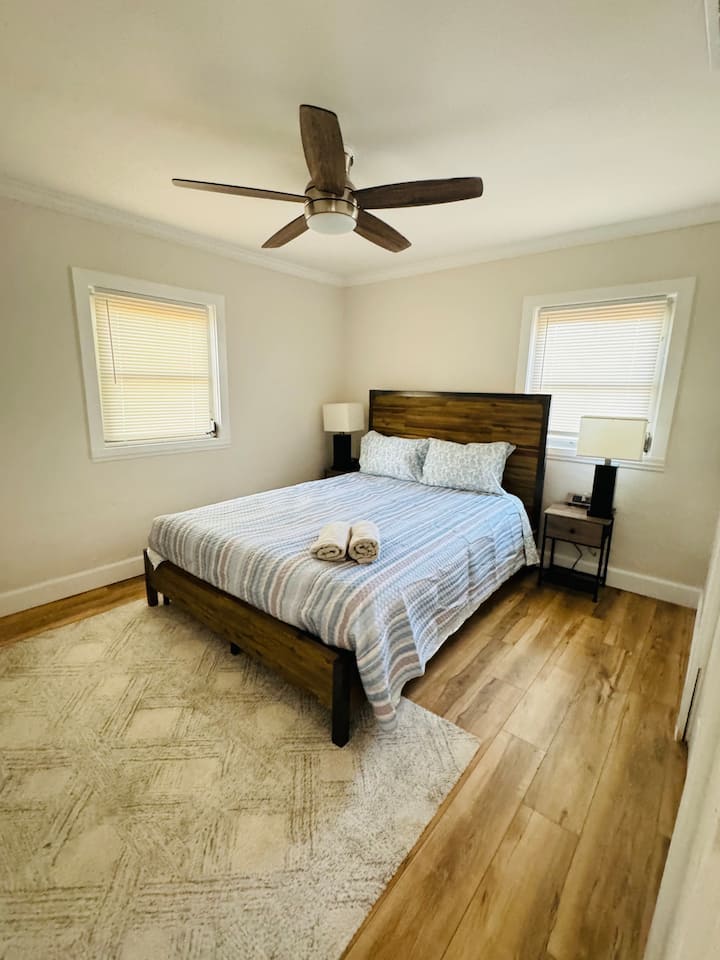 Room In A Newly Renovated House - St. Petersburg, FL
